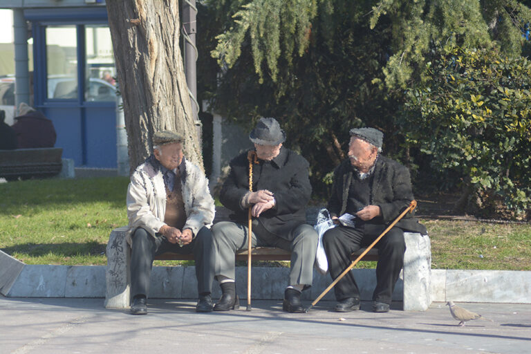 Επικουρική σύνταξη: Από ποιον παρέχεται και ποιος είναι ο τρόπος ...